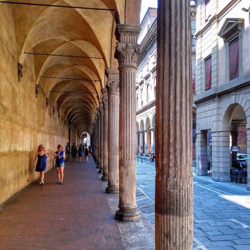 Bologne - Via Zamboni. Présentation et avis des voyageurs.