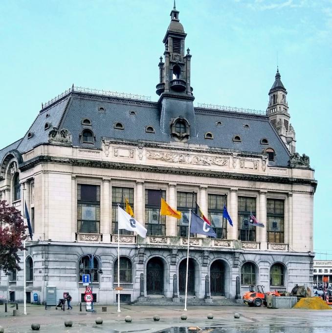 Charleroi - Mairie. Présentation et avis des voyageurs.
