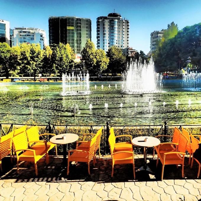 Tiranë - Parku Rinia. Présentation et avis des voyageurs.