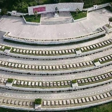 Tiranë - Varrezat e Dëshmorëve të Kombit. Présentation et avis des ...