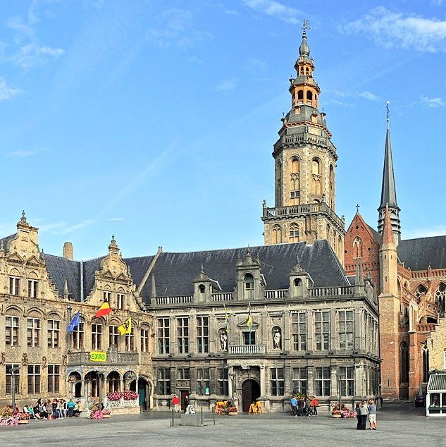 Veurne - Grote Markt. Présentation et avis des voyageurs.