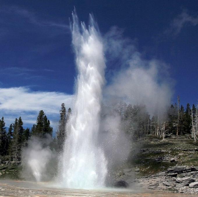 Yellowstone - Grand Geyser. Présentation et avis des voyageurs.
