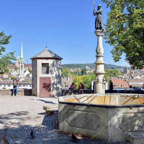 Zurich - Lindenhof. Présentation et avis des voyageurs.